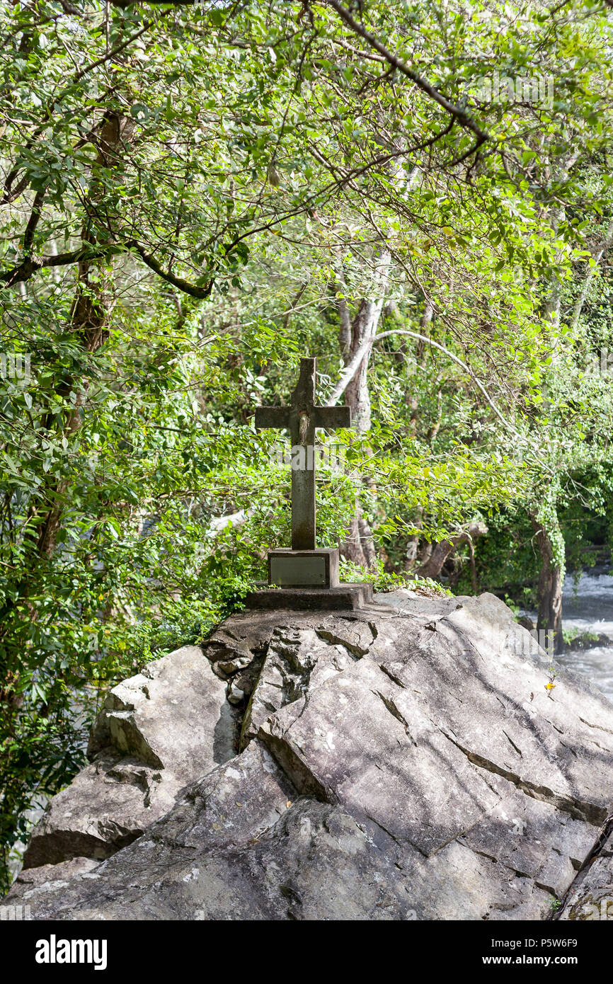 stone cross on top of a mound in a river Stock Photo - Alamy
