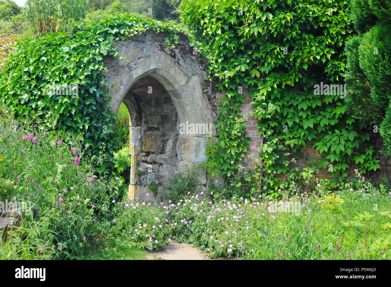Scotney Castle, Kent National trust Stock Photo - Alamy
