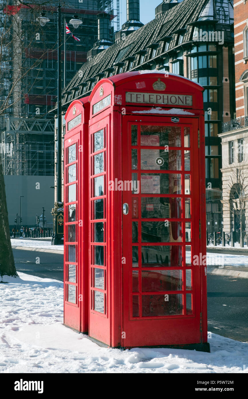 Phone box in snow hi-res stock photography and images - Alamy
