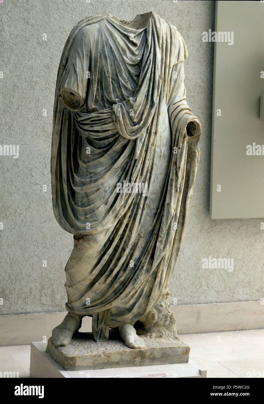 FIGURA TOGADO ROMANO-PROC CARTEIA-EPOCA AUGUSTEA. Location: MUSEO DE ...