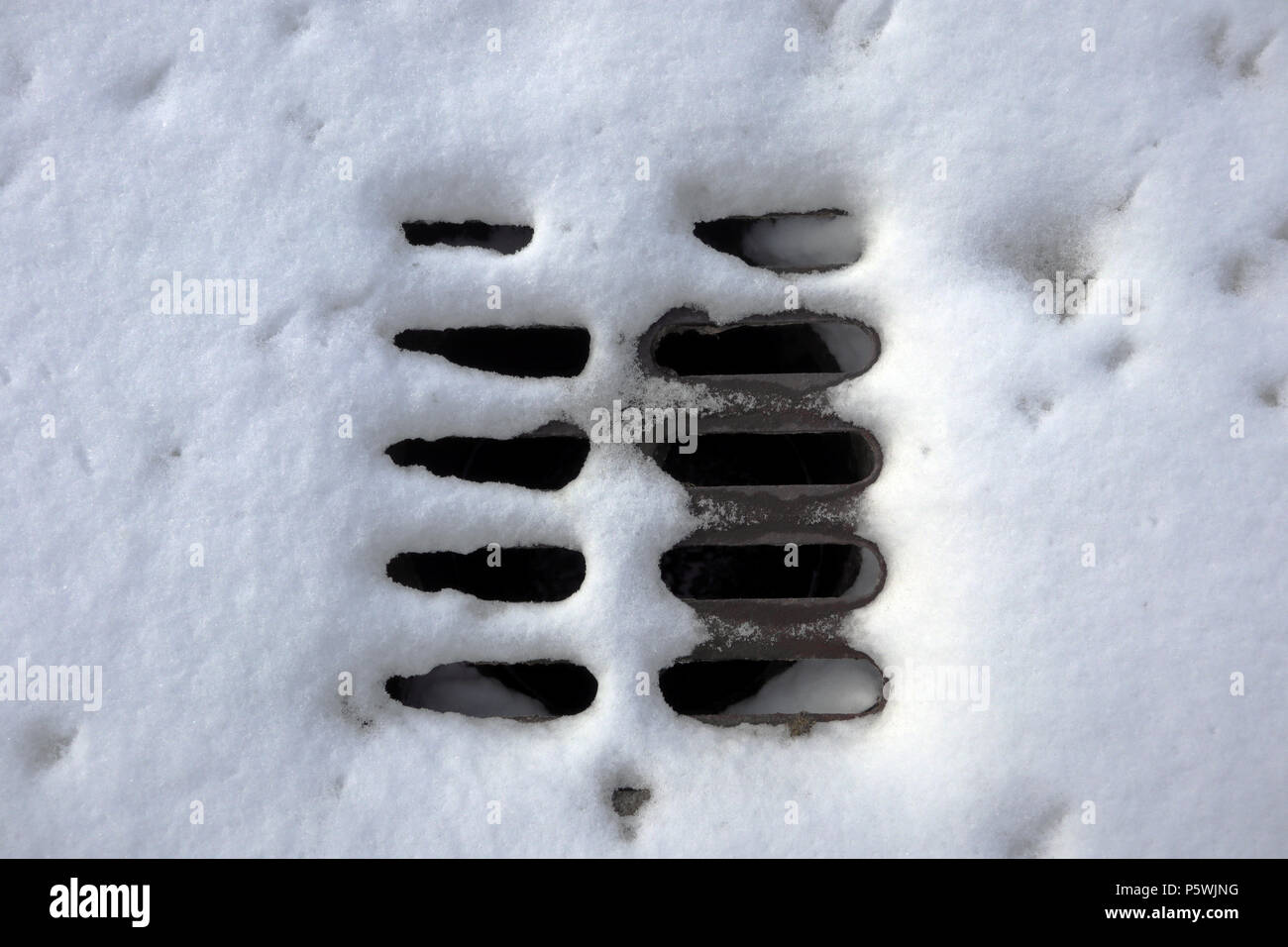 Snow grating hi-res stock photography and images - Alamy