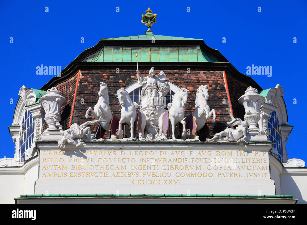 Vienna statues hofburg palace hi-res stock photography and images - Alamy