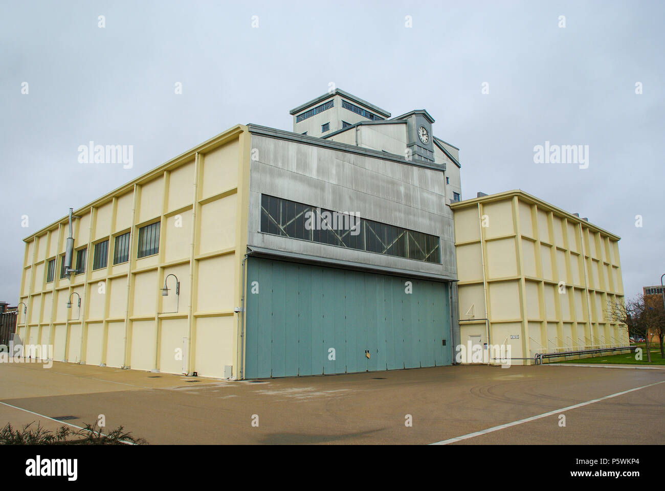 Wind tunnel testing of building hi-res stock photography and images - Alamy