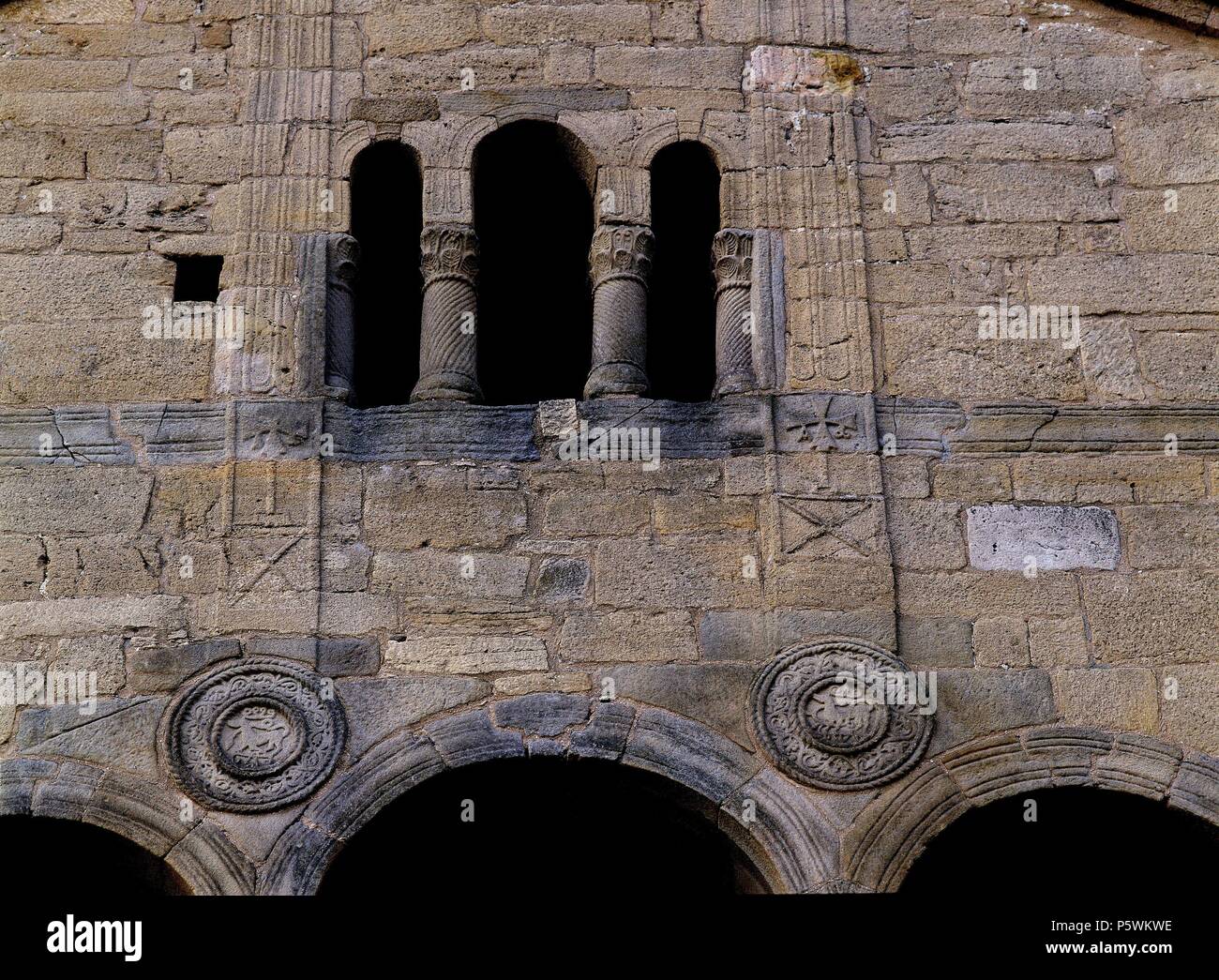 Stilted arch hi-res stock photography and images - Alamy