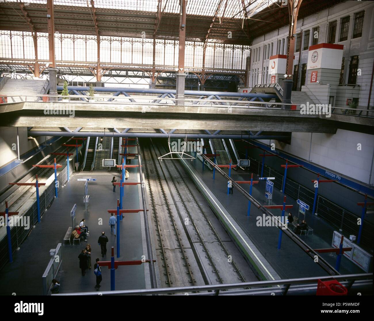 ENLACE CON LA ESTACION DEL METRO. Location: ESTACION DE PRINCIPE PIO ...