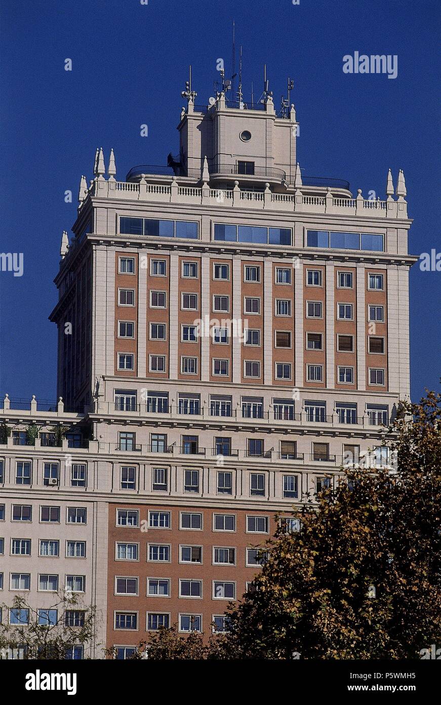 REMATE ARQUITECTONICO DEL EDIFICIO ESPAÑA CONSTRUCION DE ENTRE 1947 Y ...