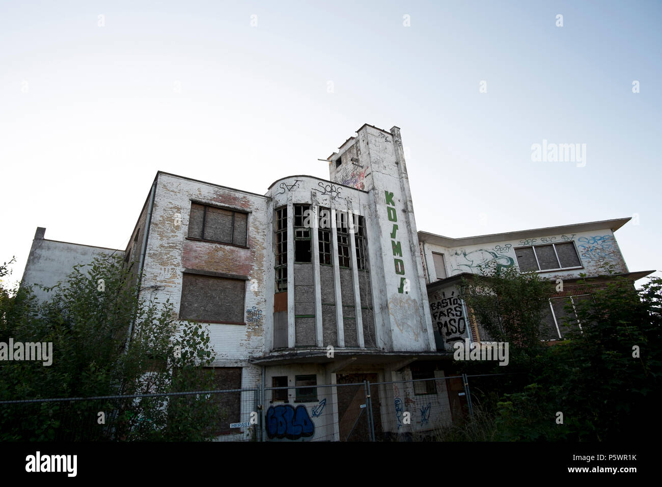 Run down hotel hi-res stock photography and images - Alamy