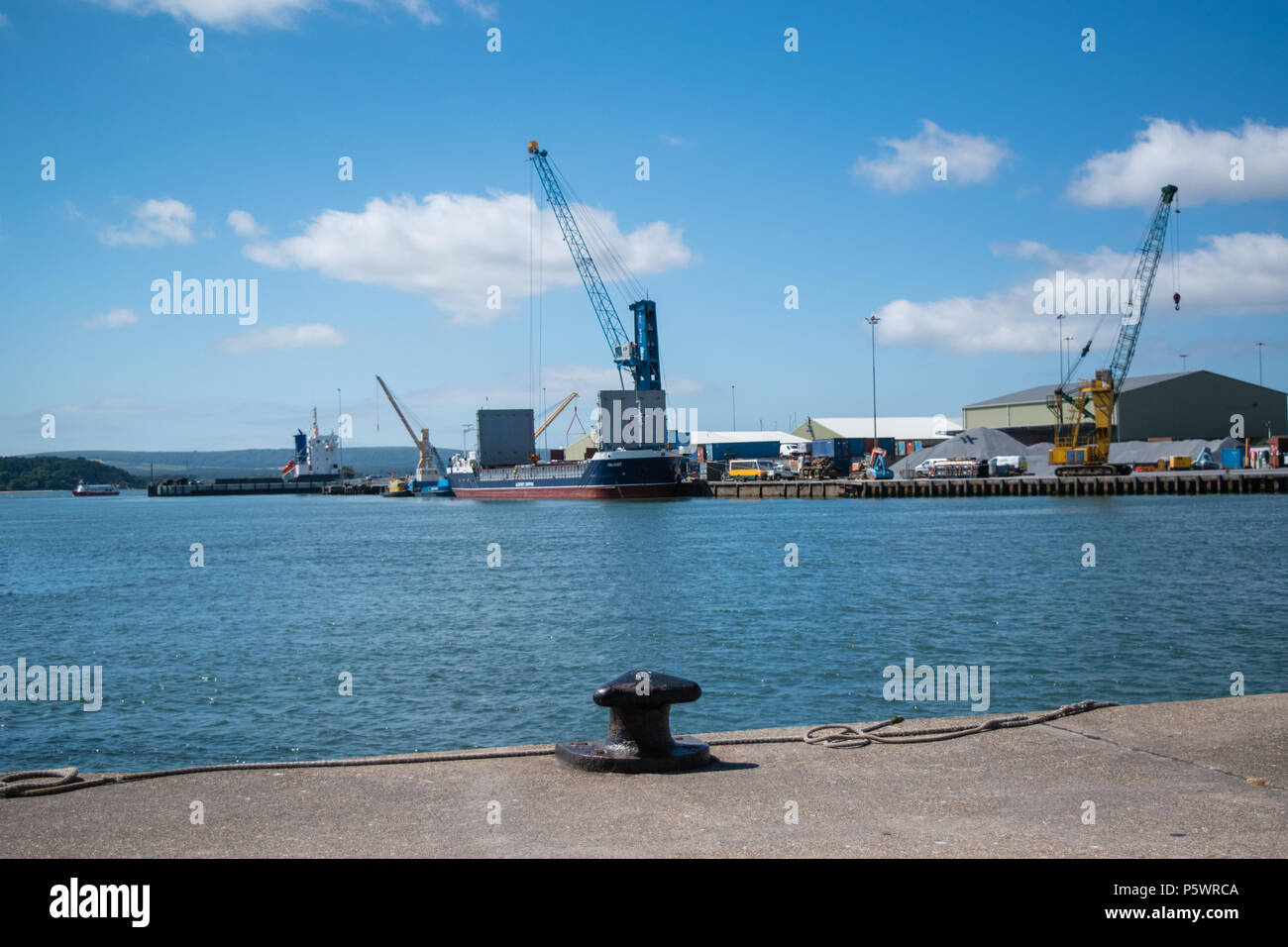Heavy duty mobile crane hi-res stock photography and images - Alamy