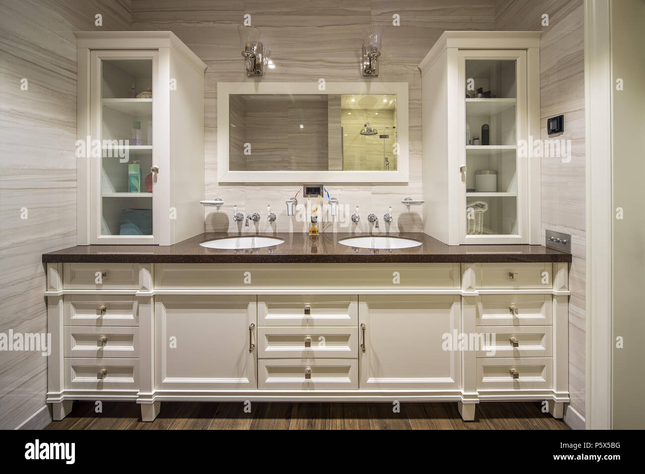 Classic bathroom hi-res stock photography and images - Alamy