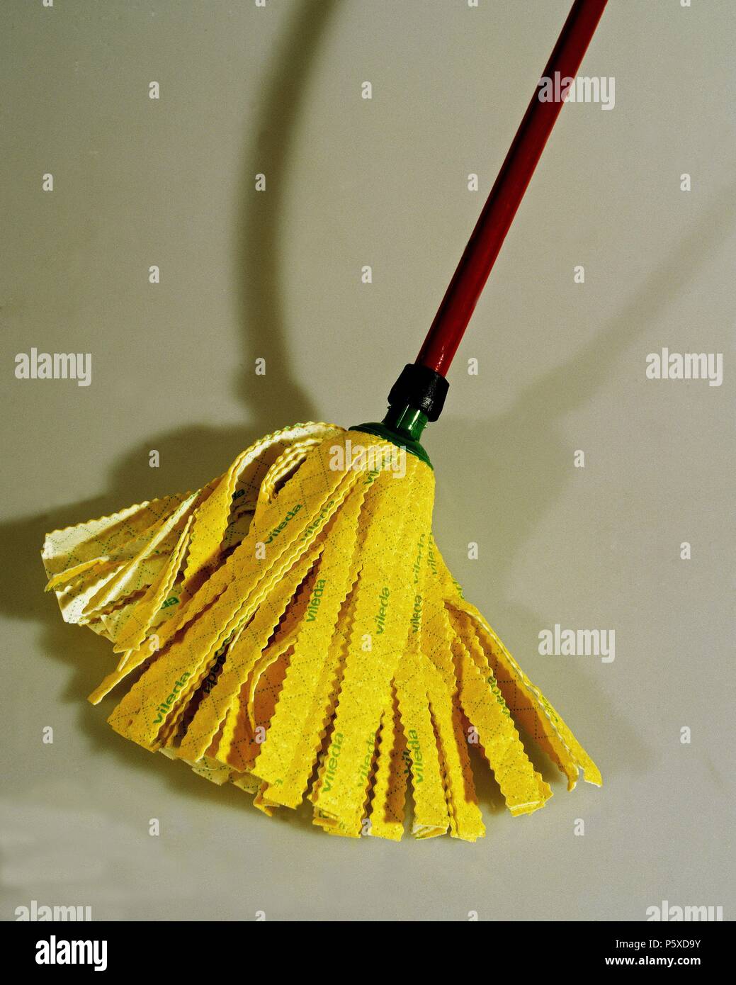 Fregona hi-res stock photography and images - Alamy