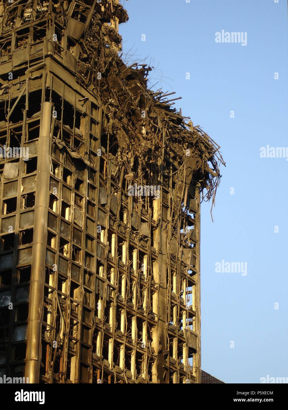 EDIFICIO WINDSOR DESPUES DE ARDER EL 13 DE FEBRERO DEL 2005. Author ...