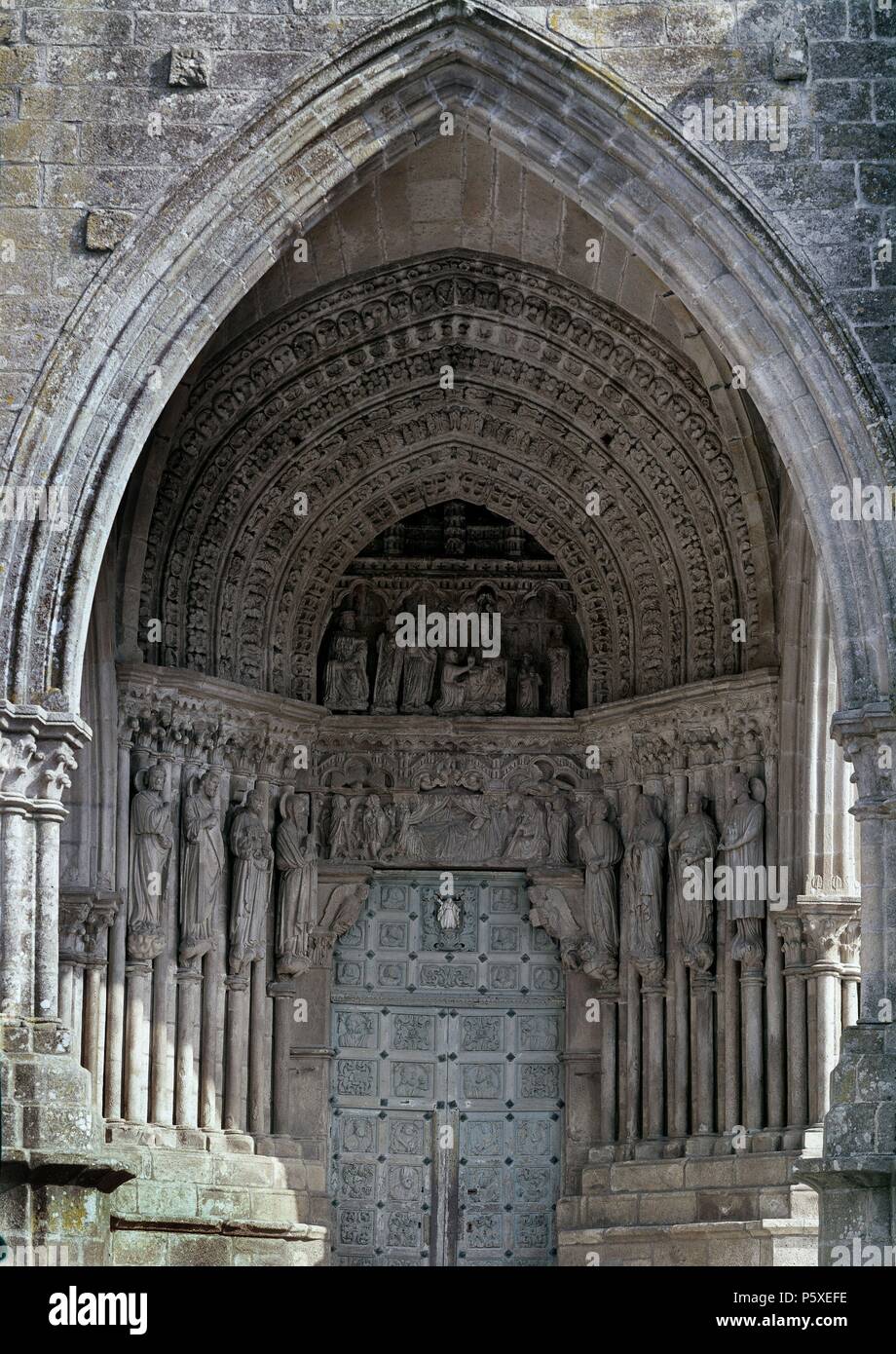 PORTICO-PORTADA PRINCIPAL-ESTILO GOTICO S XIII-TIMPANO CON ESCENAS ...