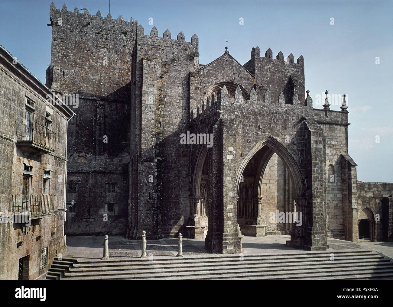 FACHADA PRINCIPAL DE LA CATEDRAL DE TUY - SIGLO XIII - GOTICO GALLEGO ...