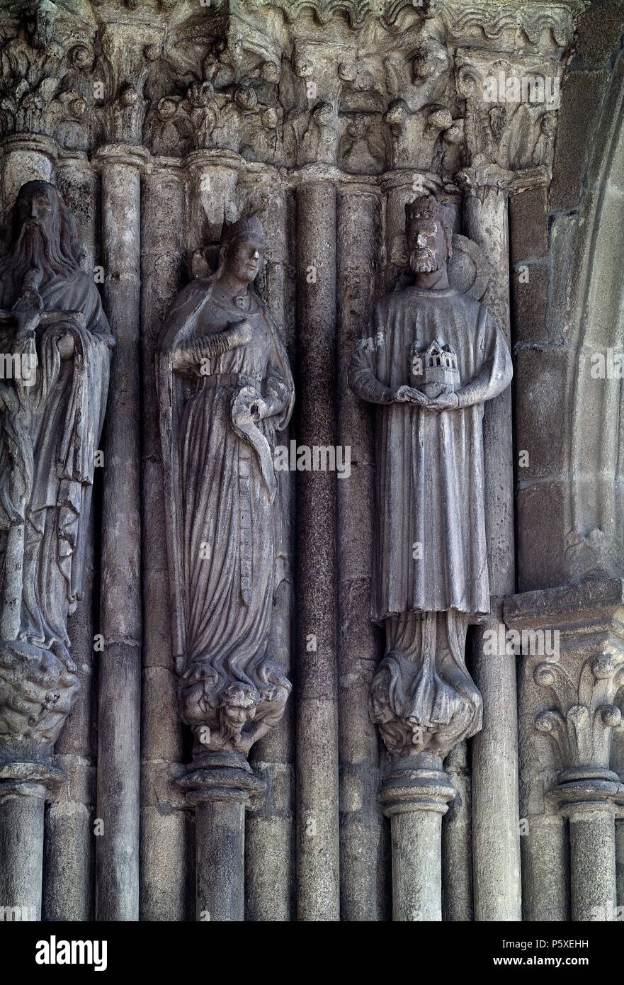 DETALLE DE LAS JAMBAS FIGURADAS-S XIII-PORTADA PRINCIPAL- ESCULTURA ...