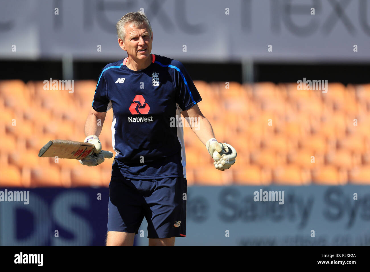 Spin bowling coach hi-res stock photography and images - Alamy
