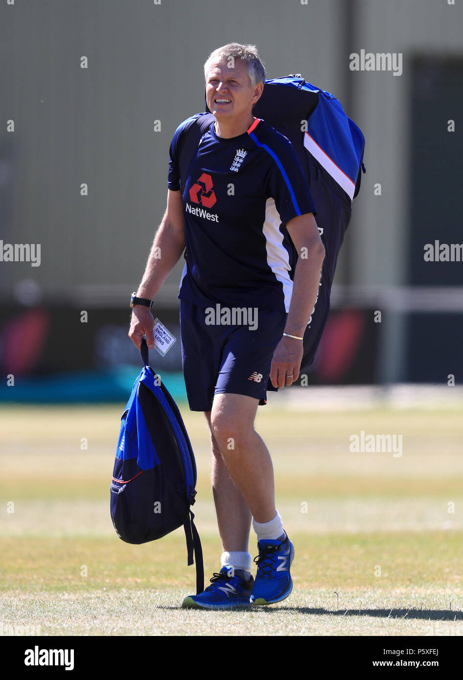 Spin bowling coach hi-res stock photography and images - Alamy