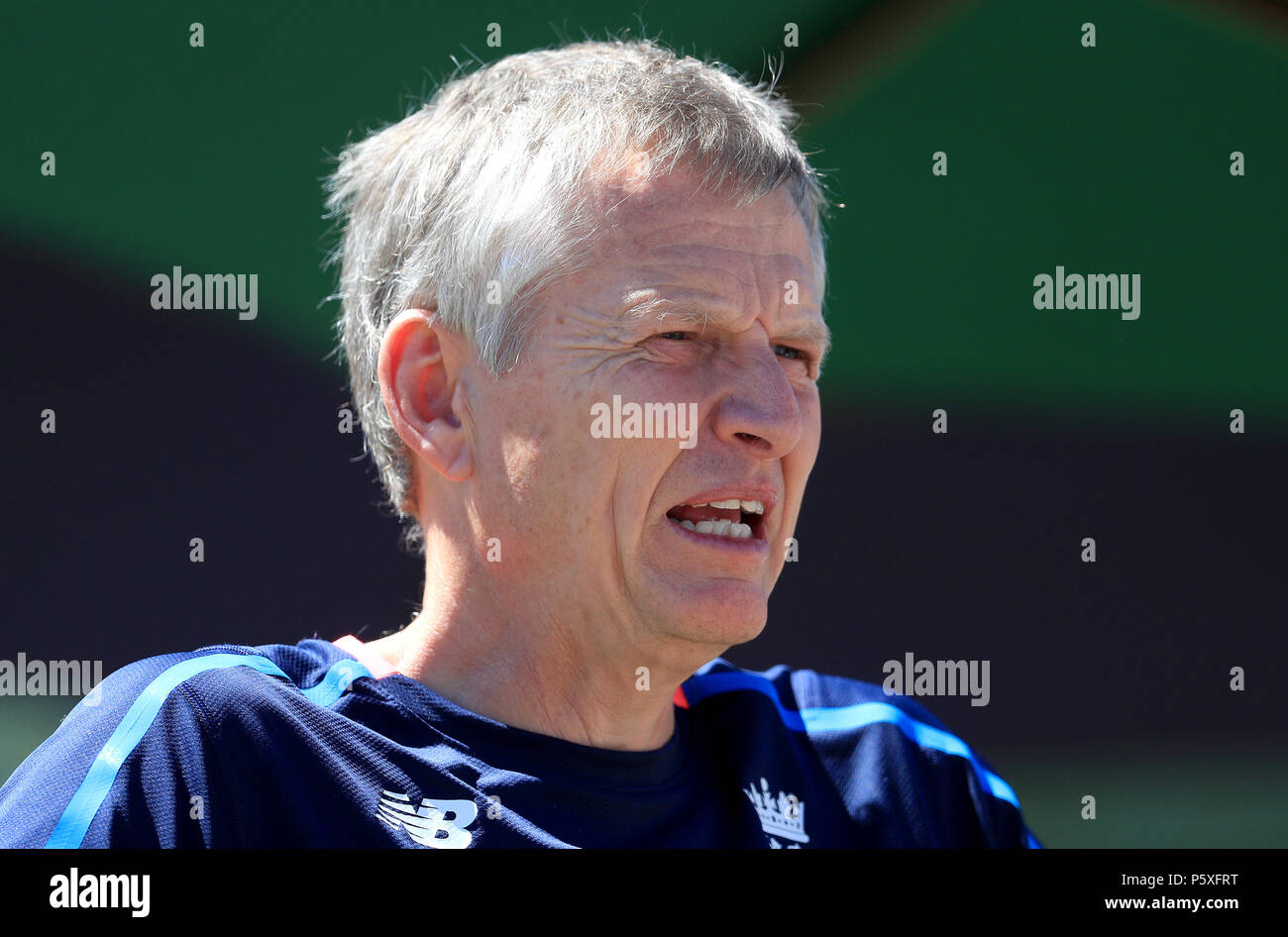 Spin bowling coach hi-res stock photography and images - Alamy