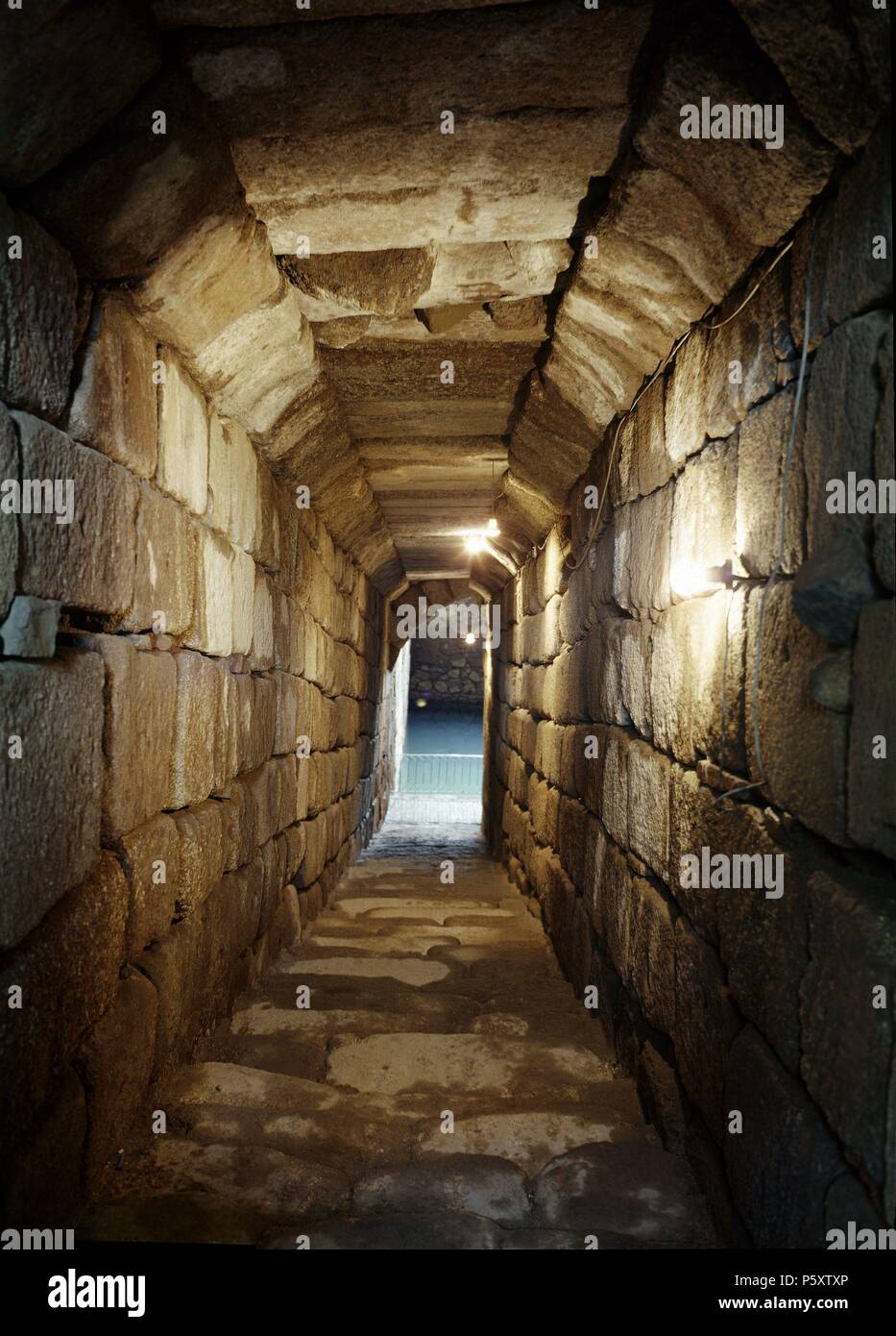 ALJIBE ARABE QUE SUMINISTRABA AGUA A LA ALCAZABA DE MERIDA EN CASO DE ...
