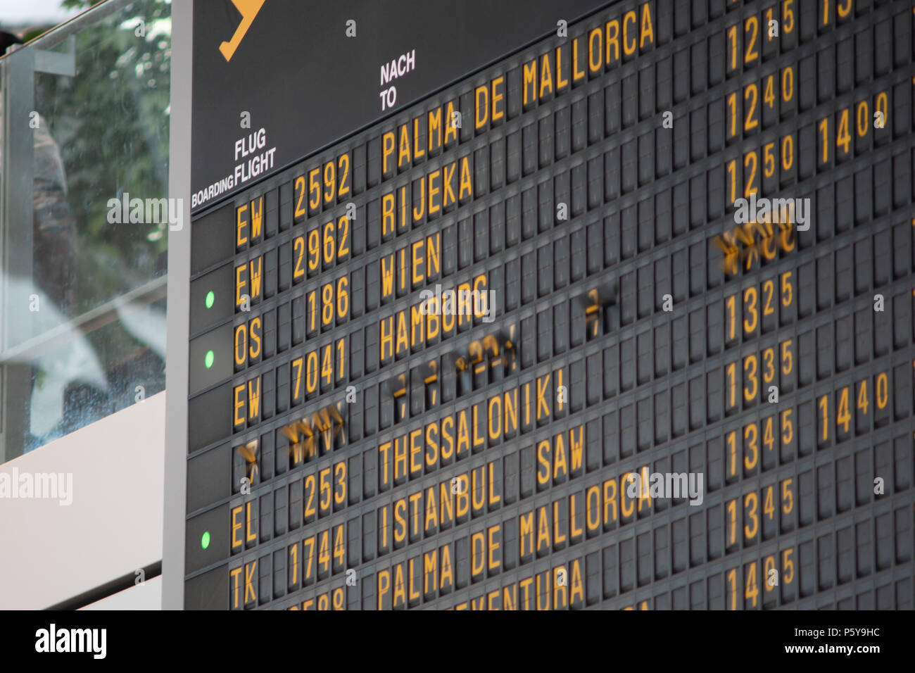 Airport information board india hi-res stock photography and images - Alamy