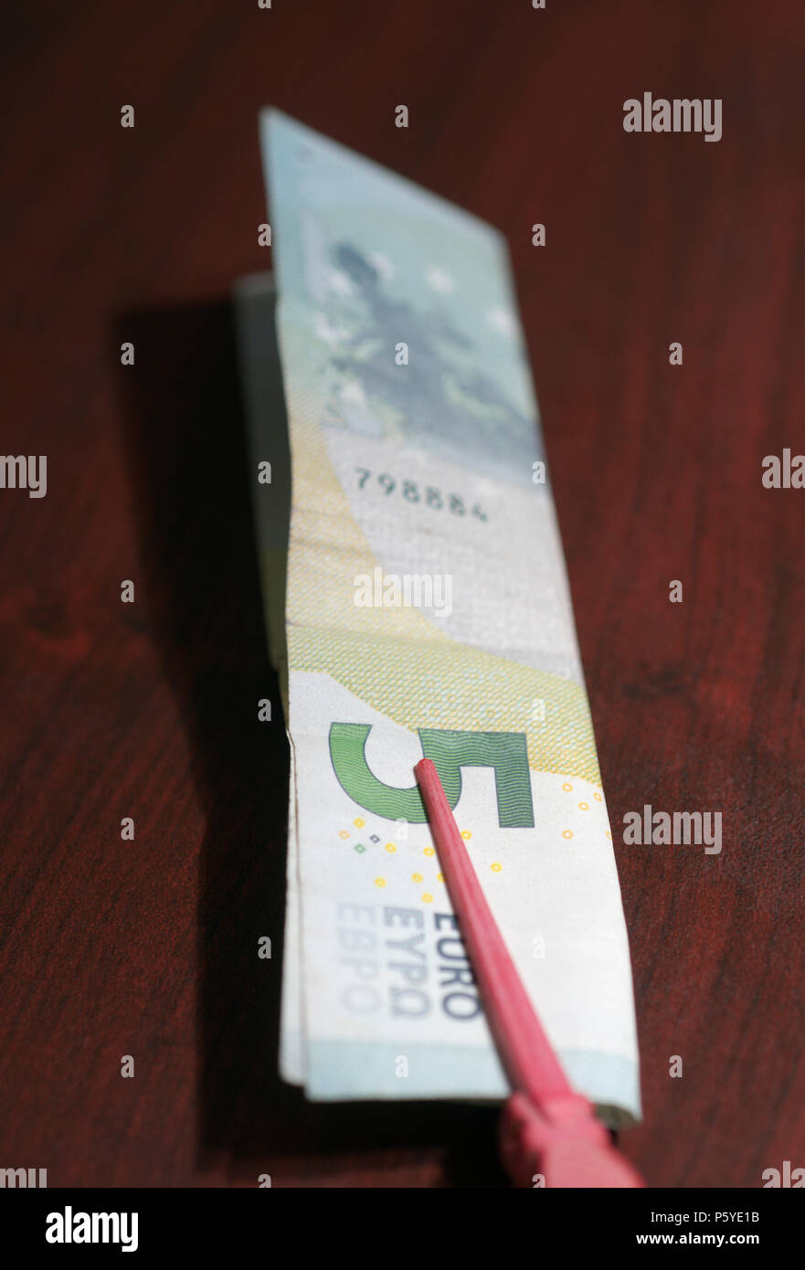 5 euro banknote hi-res stock photography and images - Alamy