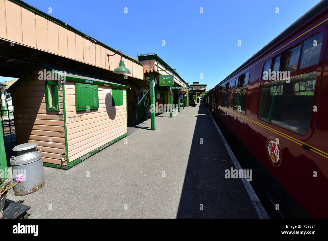 Alton station in Hampshire Stock Photo - Alamy