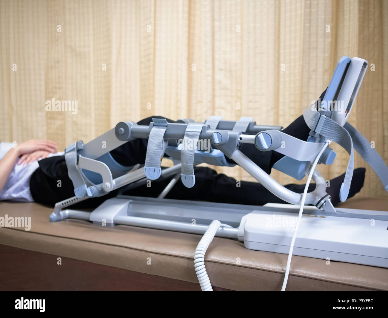 Knee CPM Device Rehabilitation After Knee Surgery Stock Photo Alamy