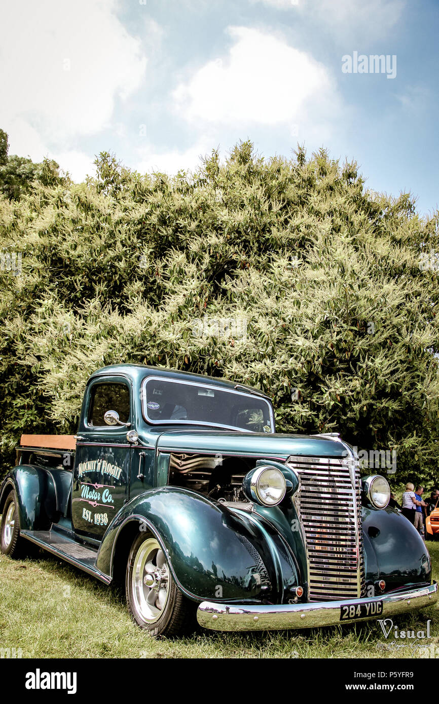 Old pick up truck Stock Photo - Alamy
