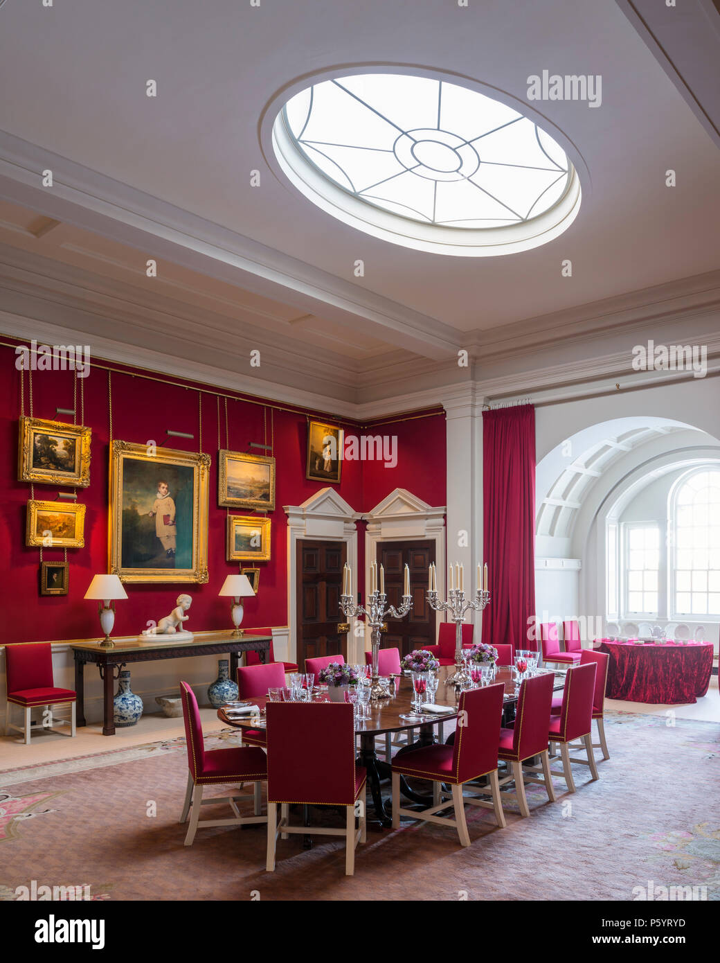 Luxurious dining room Stock Photo - Alamy