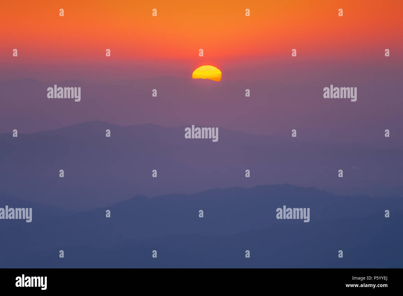 Pattern repetition distant hi-res stock photography and images - Alamy