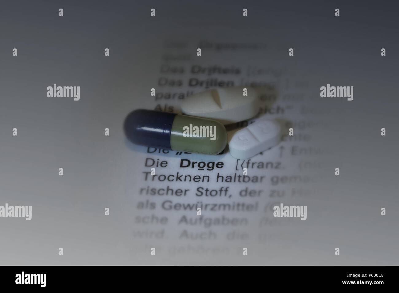 Drugs on a table hi-res stock photography and images - Alamy