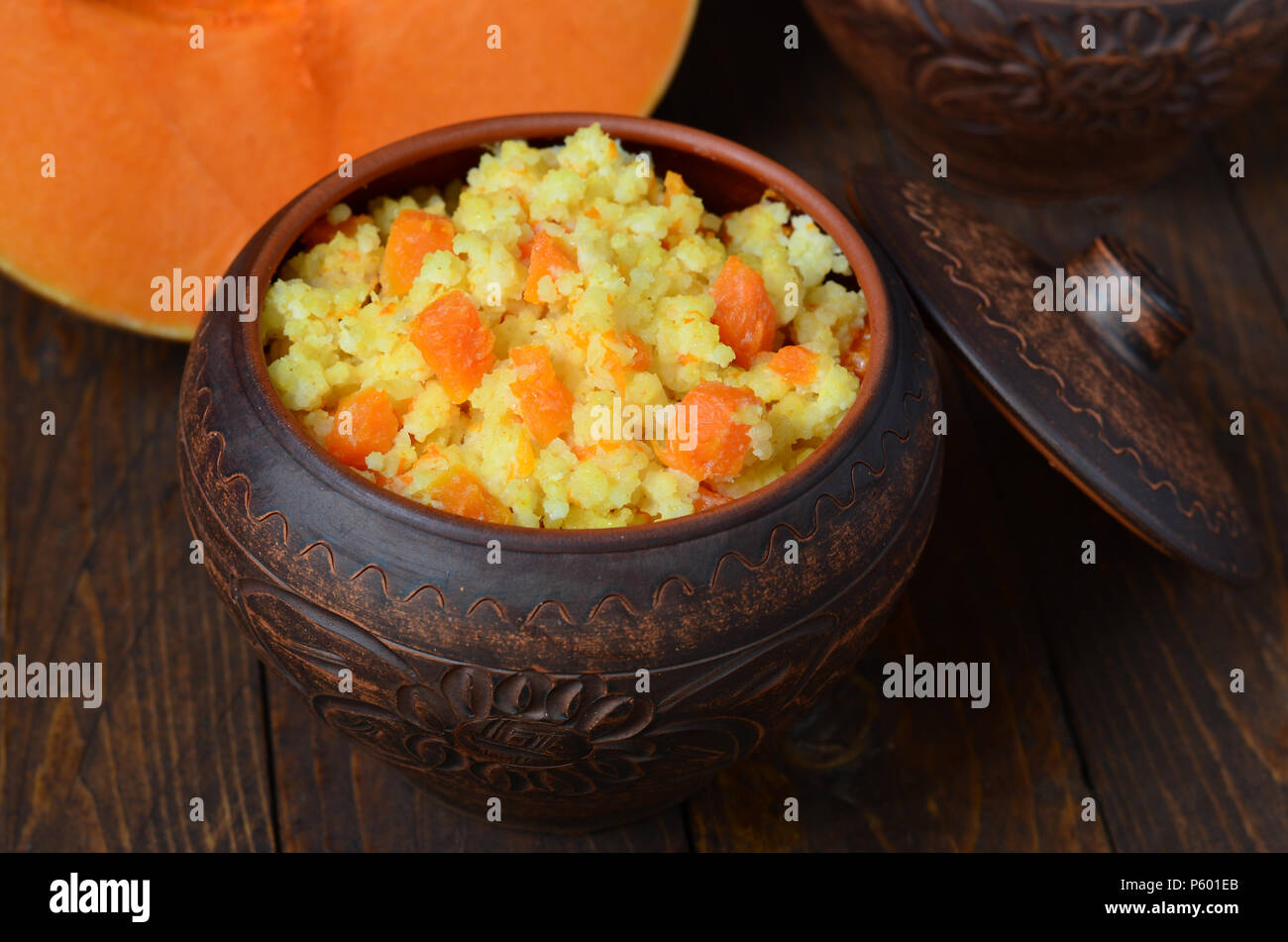 Pot of porridge hi-res stock photography and images - Alamy