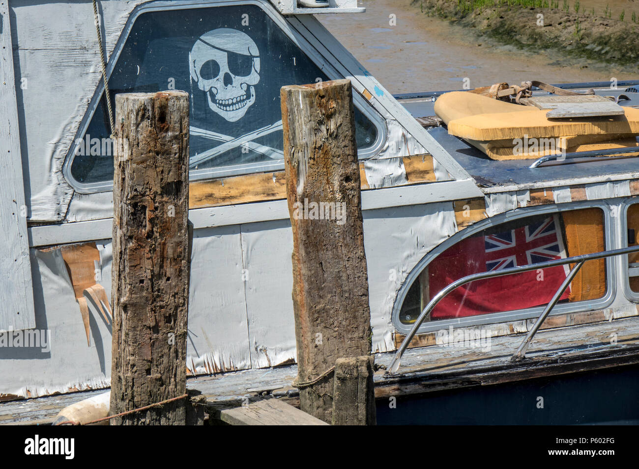 skull and crossbones flag, jolly roger Stock Photo - Alamy