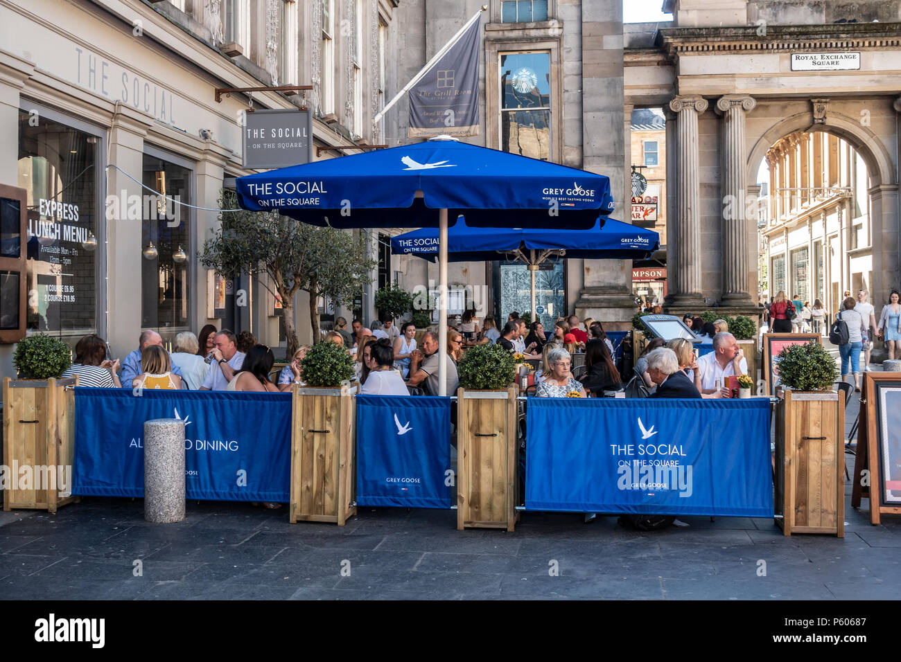 Pavement seating hi-res stock photography and images - Alamy