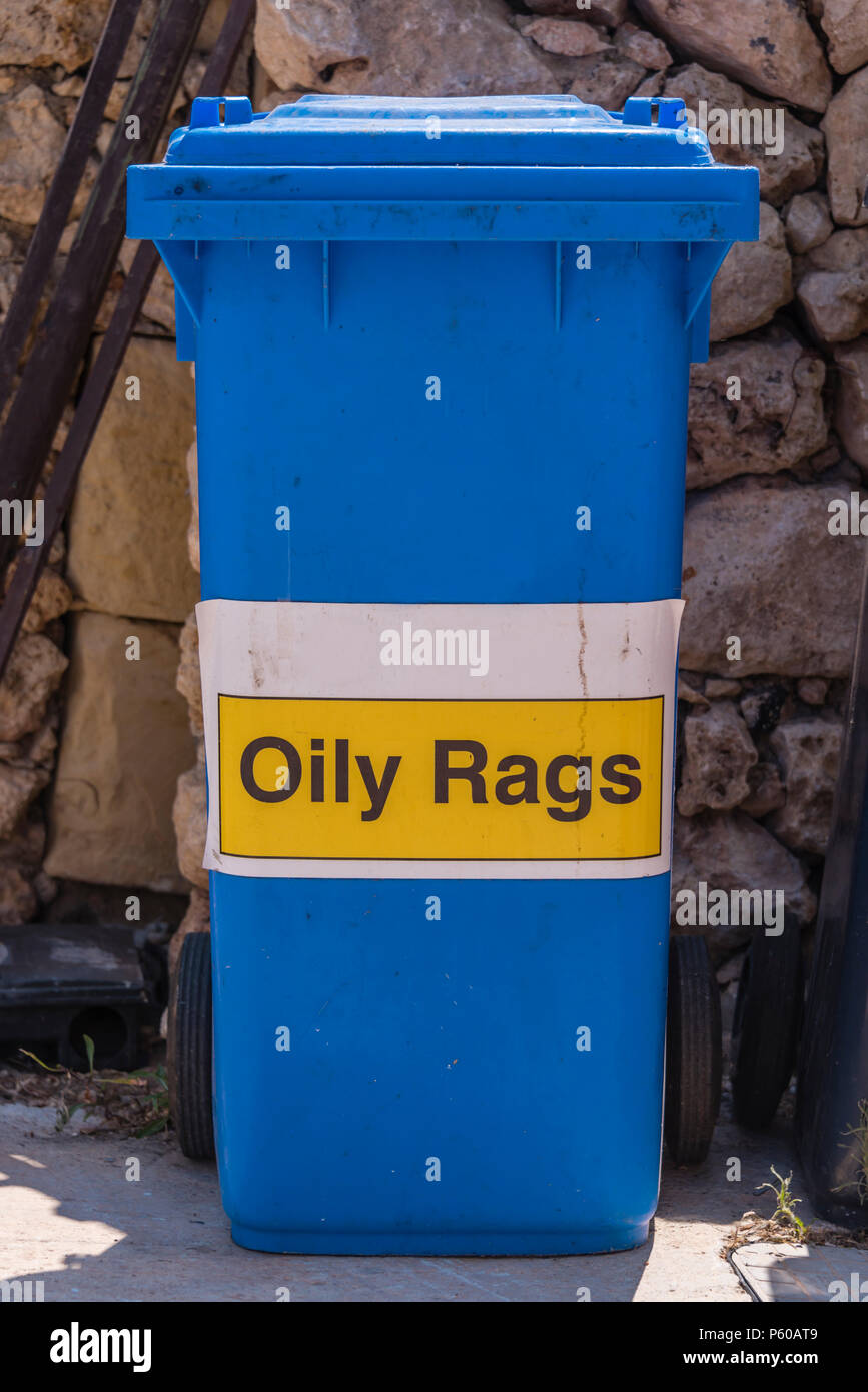 Dirty bin hi-res stock photography and images - Alamy