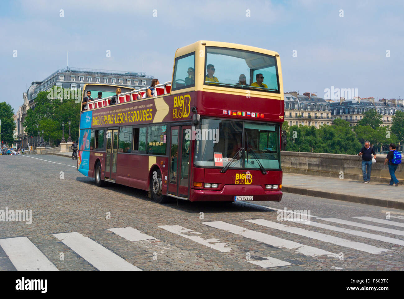 Tour bus paris hi-res stock photography and images - Alamy