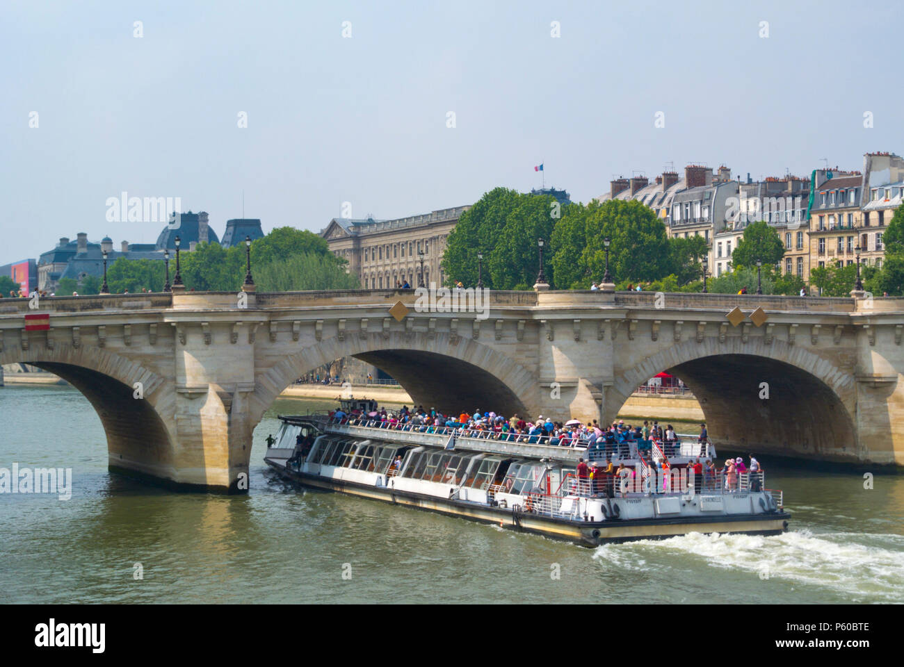 Boat pont neuf hi-res stock photography and images - Alamy