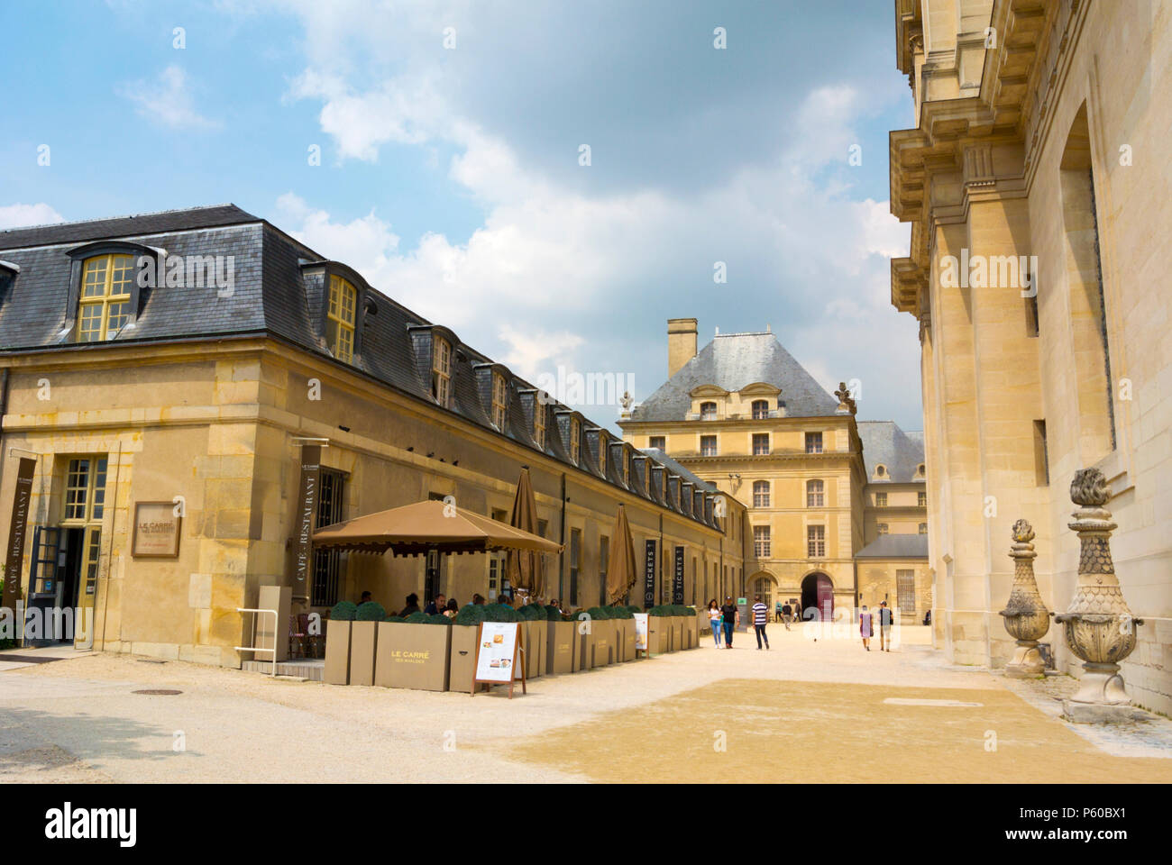 Outer courtyard with restaurant, Musee de l'Armée, Army Museum, Les ...