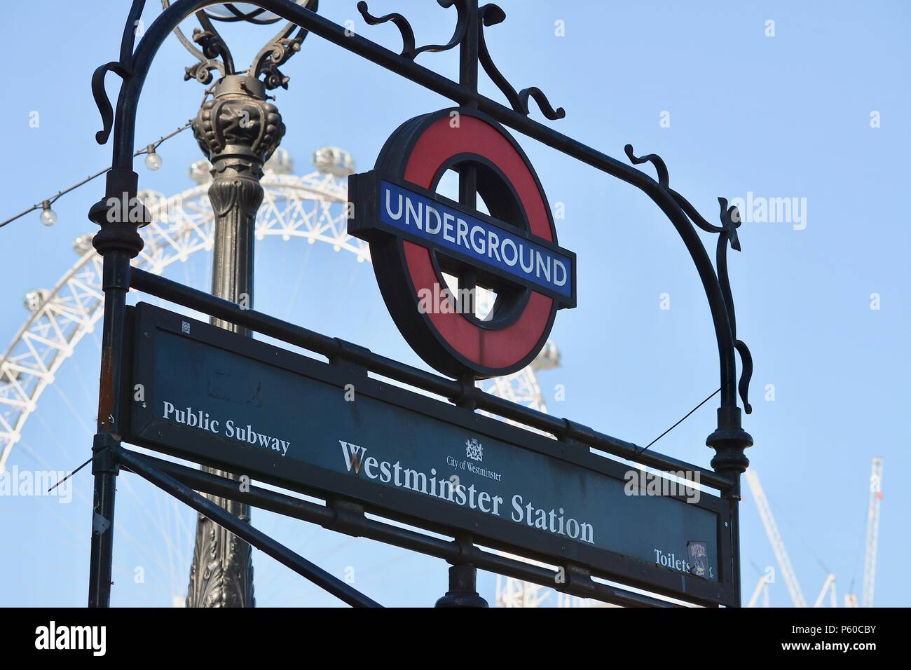 Station london underground 1950s hi-res stock photography and images ...