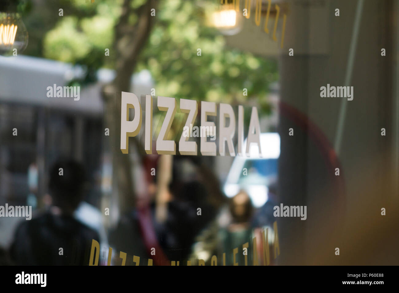 Pizzeria shop window sign in Italy. Pizza Shop Stock Photo - Alamy
