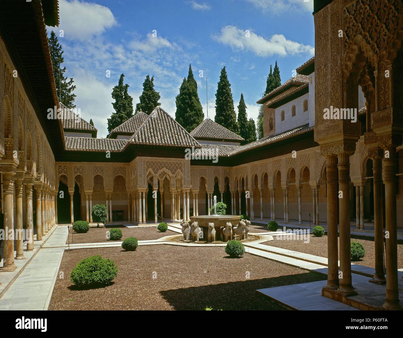 FACHADA ESTE DEL PATIO DE LOS LEONES - ARQUITECTURA NAZARI - SIGLO XIV ...