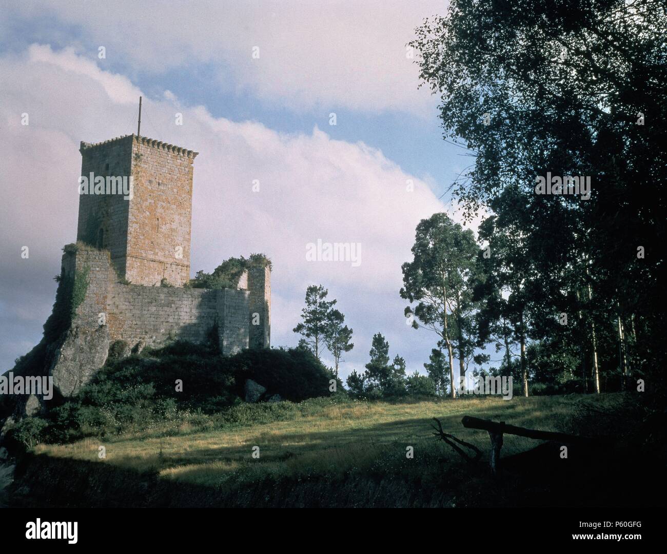 CASTILLO DE ANDRADE CONSTRUIDO EN EL SIGLO XIV. Location: CASTILLO DE ...