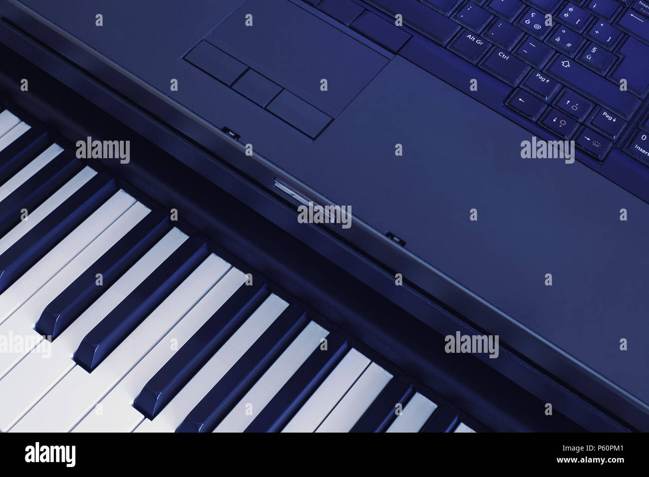 Equipment of a small home recording audio studio Stock Photo - Alamy