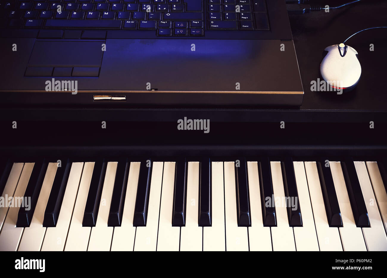 Equipment of a small home recording audio studio Stock Photo - Alamy