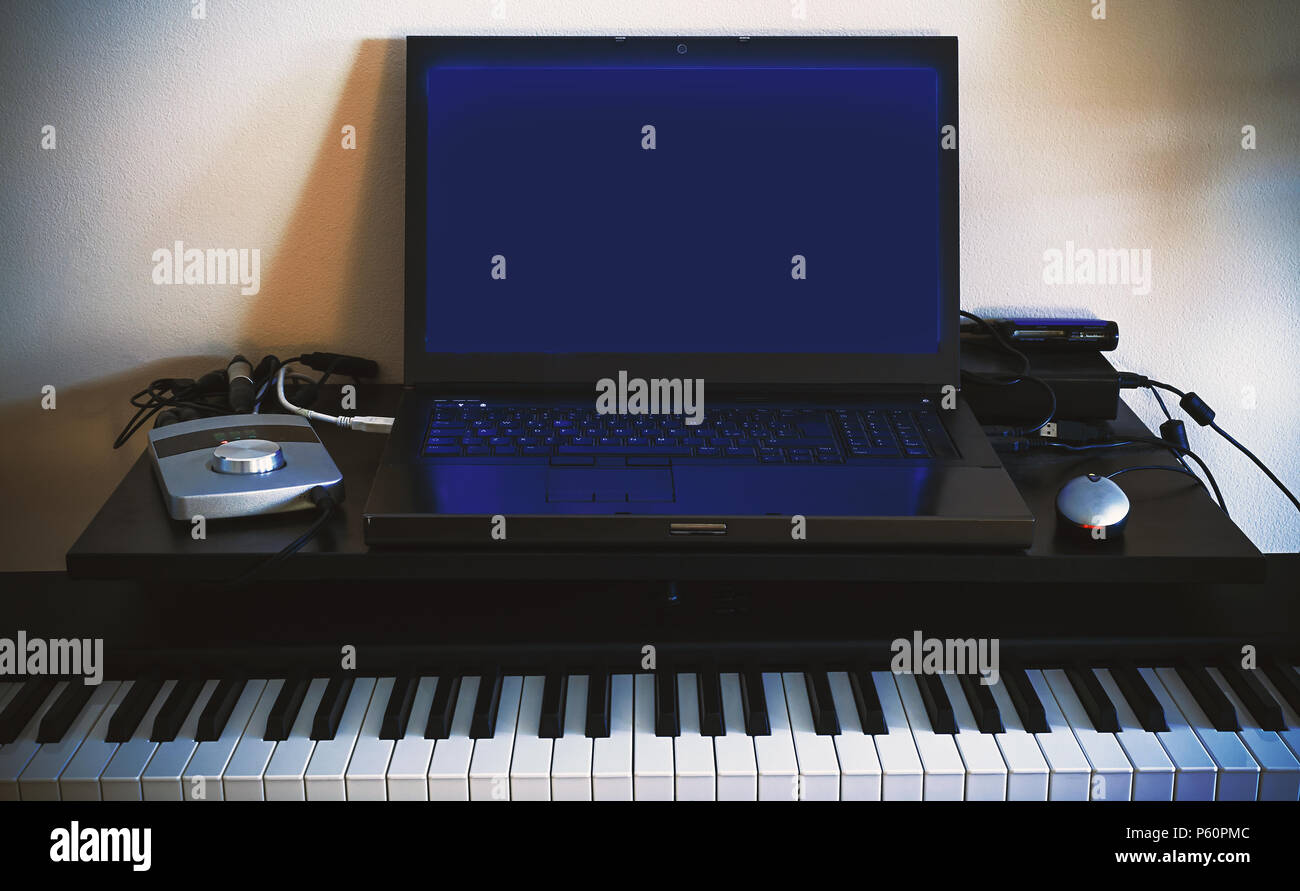 Equipment of a small home recording audio studio Stock Photo - Alamy