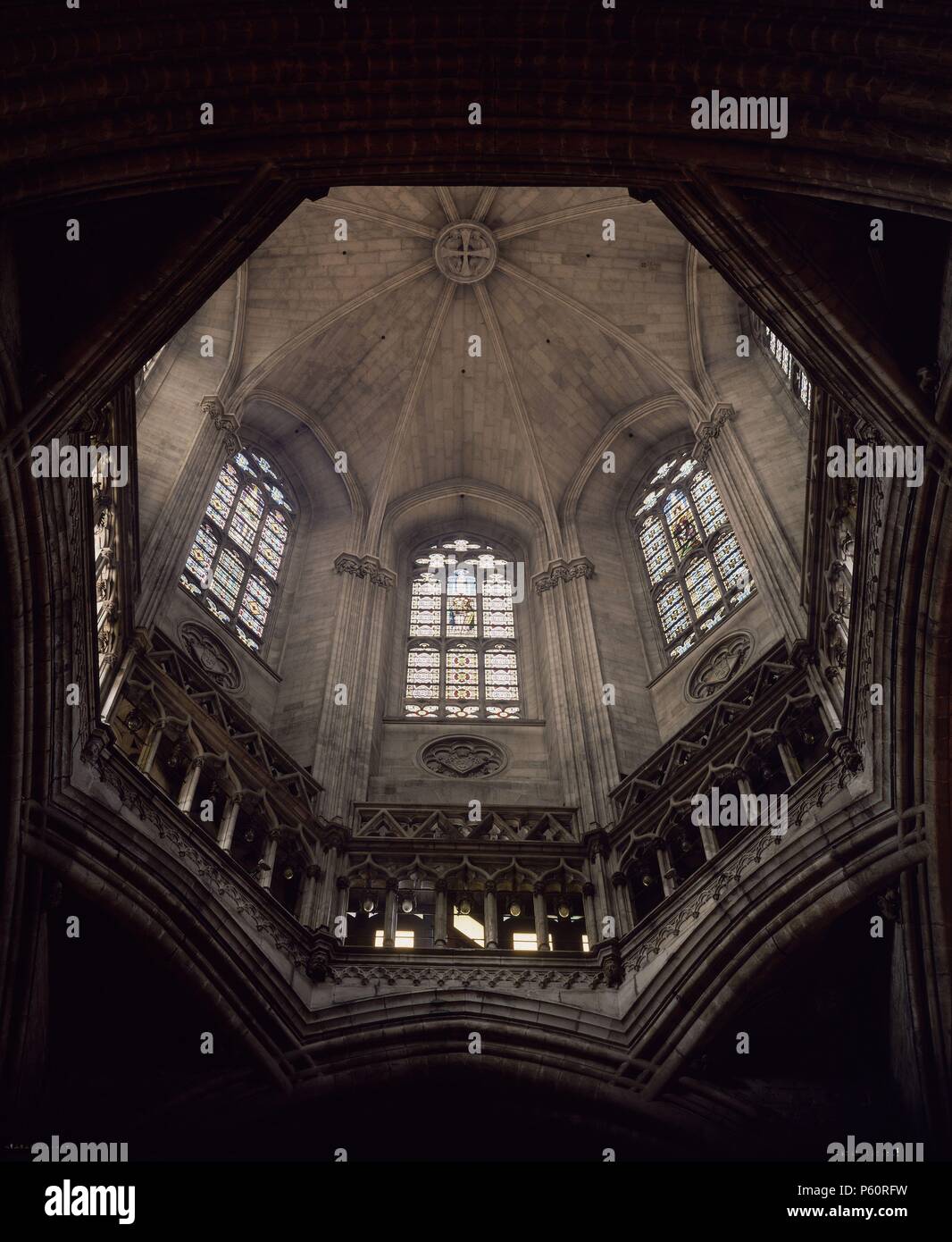 INTERIOR DEL CIMBORRIO CONSTRUIDO ENTRE 1906 Y 1913 - NEOGOTICO ESPAÑOL ...