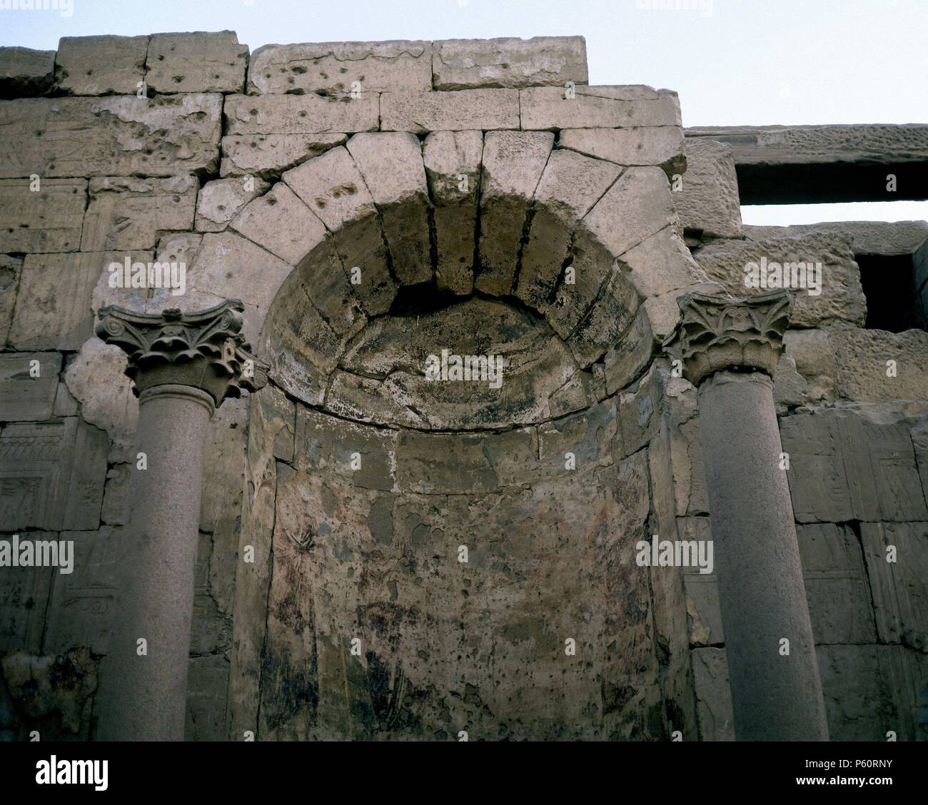 TEMPLO - SANTUARIO SANCTASANCTORUM O NAOS. Location: THEBES, EGYPT ...