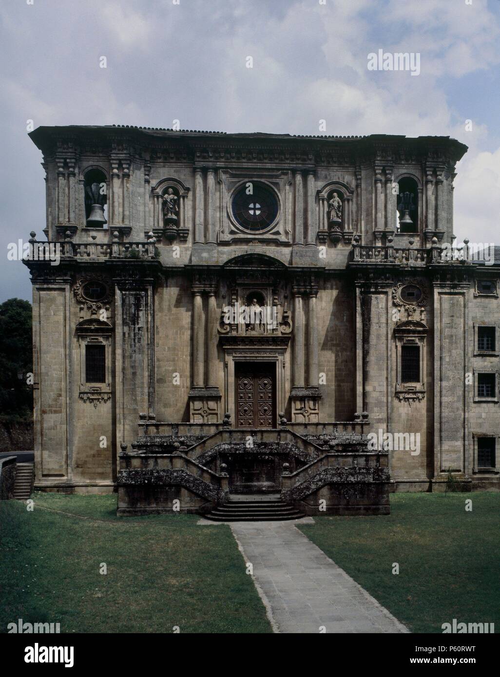 FACHADA DE LA IGLESIA DEL MONASTERIO BENEDICTINO - SIGLO XVIII ...