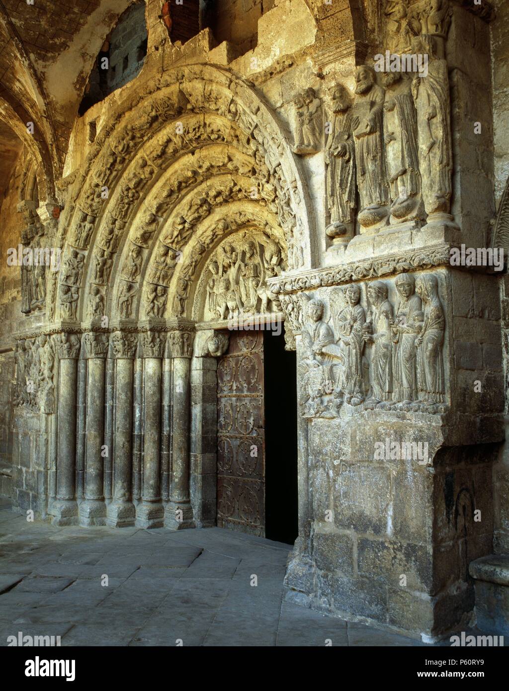 PORTICO ROMANICO DE LA IGLESIA DE SAN MIGUEL DE ESTELLA - SIGLO XII ...