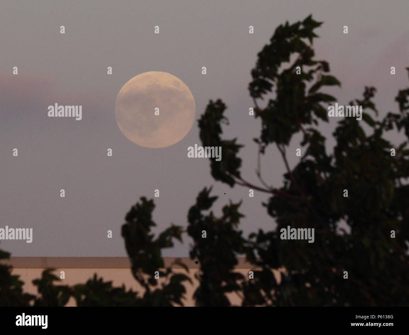 Queenborough, Kent, UK. 27th June, 2018. UK Weather: the full moon ...