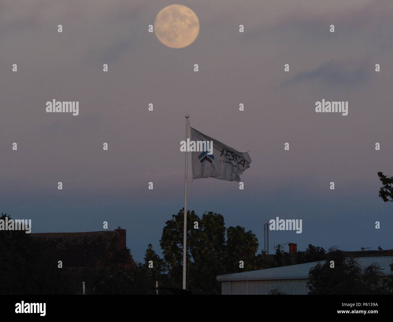 Queenborough, Kent, UK. 27th June, 2018. UK Weather: the full moon ...
